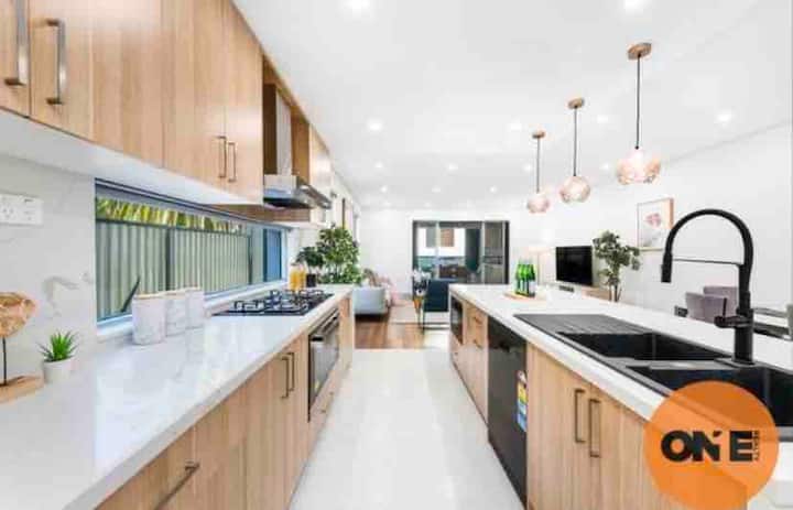 Brand New Duplex : Queen Bed, Wardrobe, Bathtub - Sydney