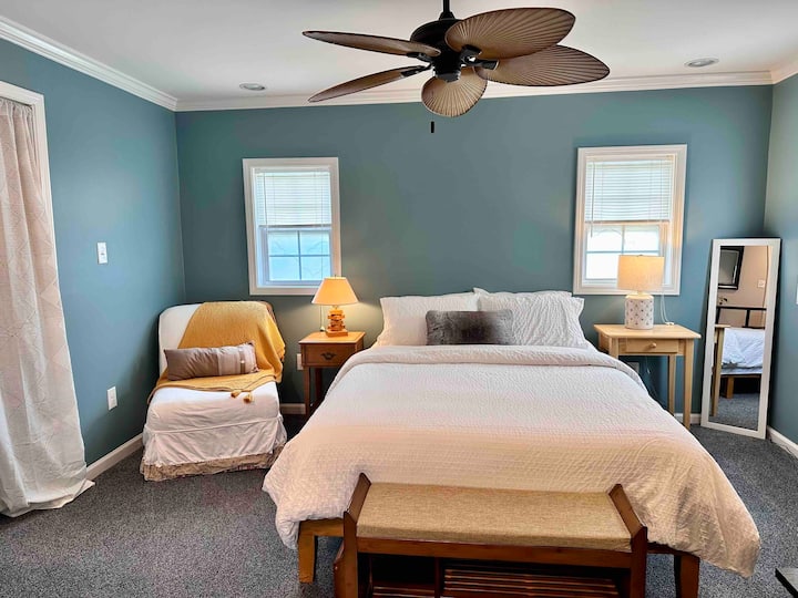 Hilltop Bungalow - Guest Suite With Backyard Oasis - Chesapeake Beach, VA
