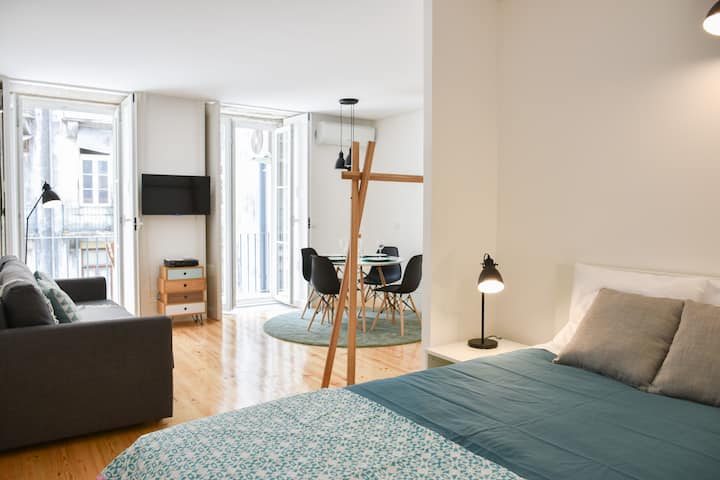Apartment W/ Balcony Next To Aliados Main Avenue - Oporto