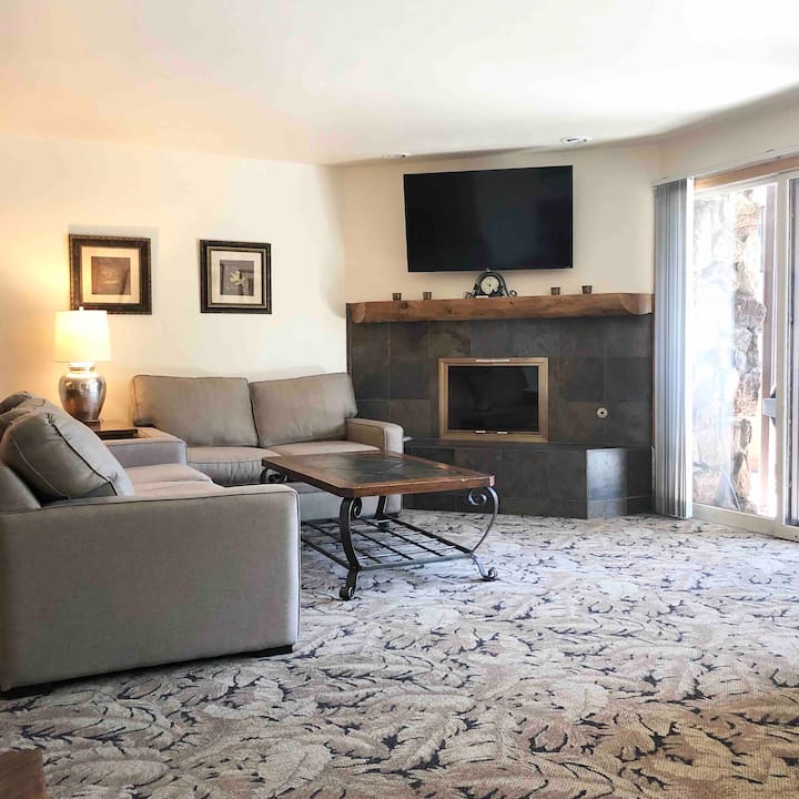 Low Summer Rates In Lionshead! Dog Friendly! Pool! - Vail, CO