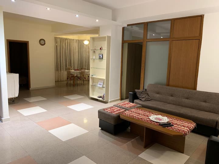 Spacious & Beautiful Apartment In Yerevan's Center - 亞美尼亞