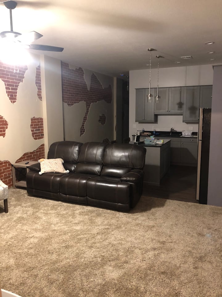Etl Zahn- Iola's Finest - 2br 1ba Loft On Square - Iola, KS