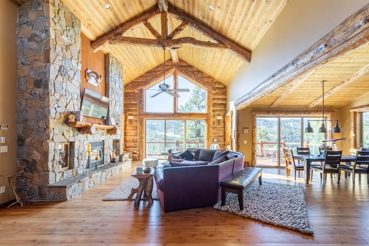 Nena's Nook Moonridge Log Mansion - Big Bear Lake, CA