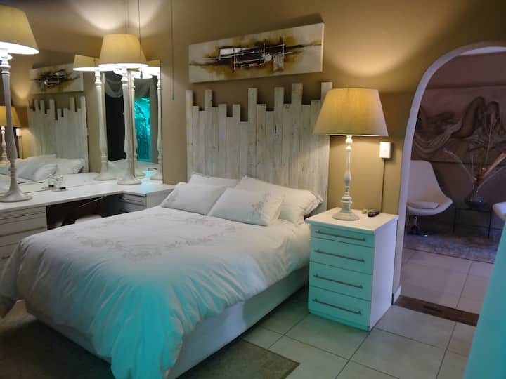 Executive Self Catering Family Unit - Rustenburg