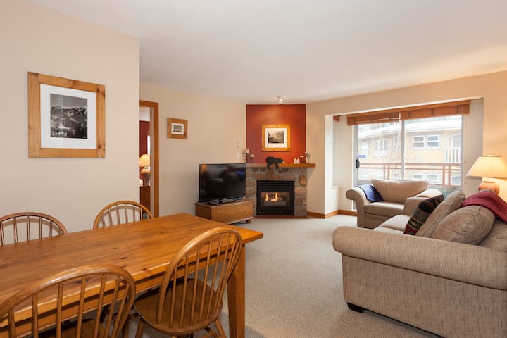 2 Bedroom In Eagle Lodge-village Views & Parking - Whistler
