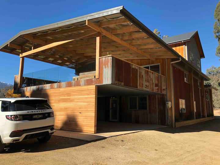 The Shed House; Sleeps 8-14 - Mount Beauty