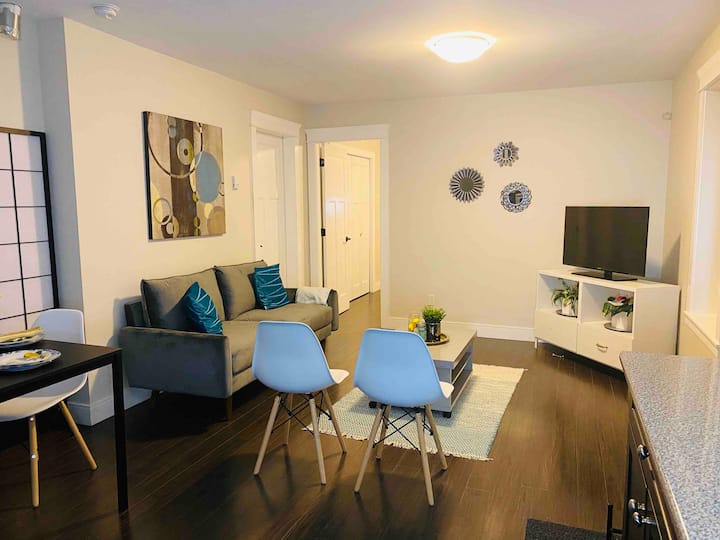 Great Value! 2 Bed 1 Bath Suite, Connaught Heights - Burnaby