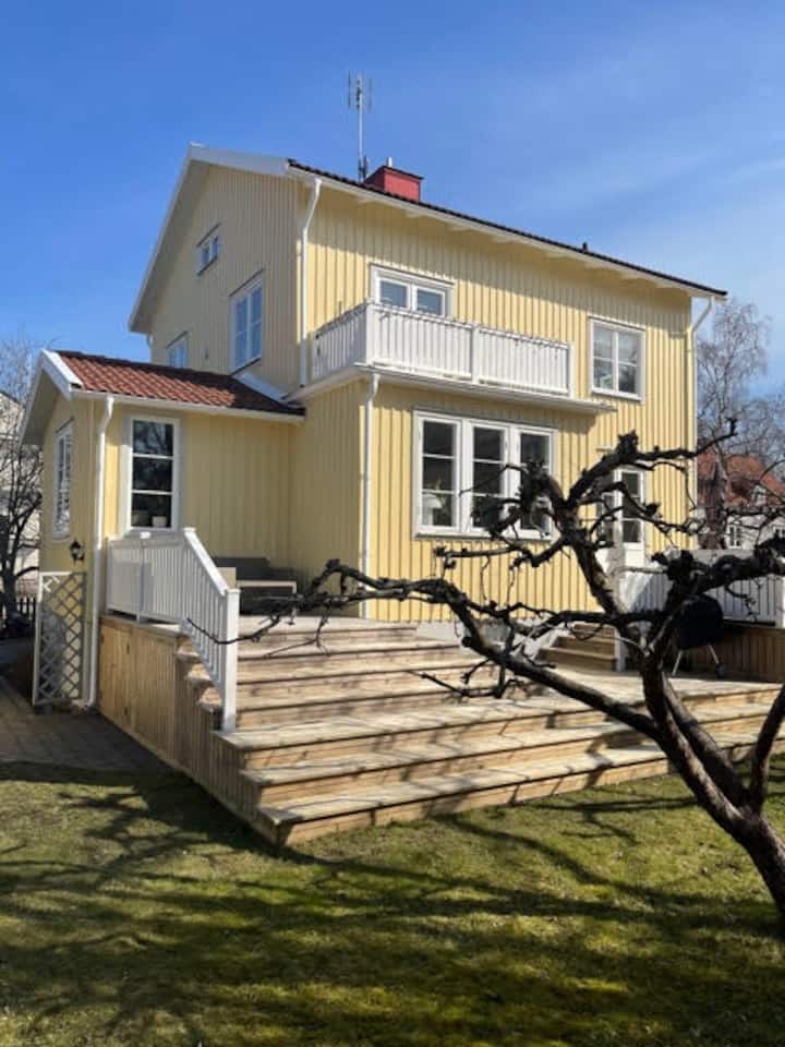 Spacious Family Friendly House Close To The City - Stockholm