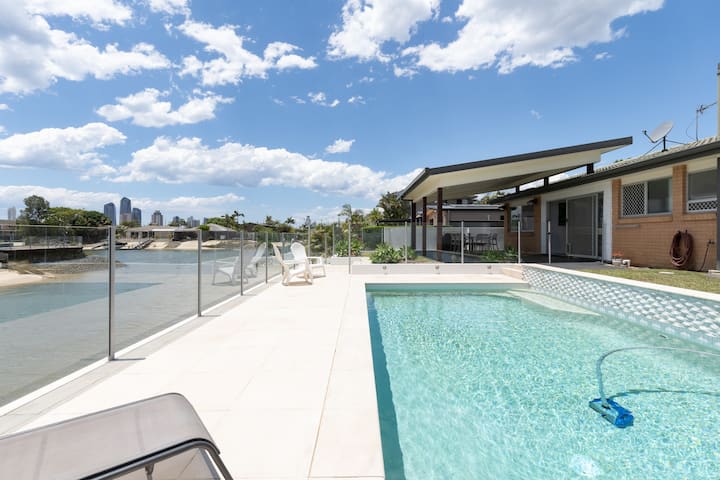 Gold Coast Central Waterfront House with Pool - Houses for Rent in ...