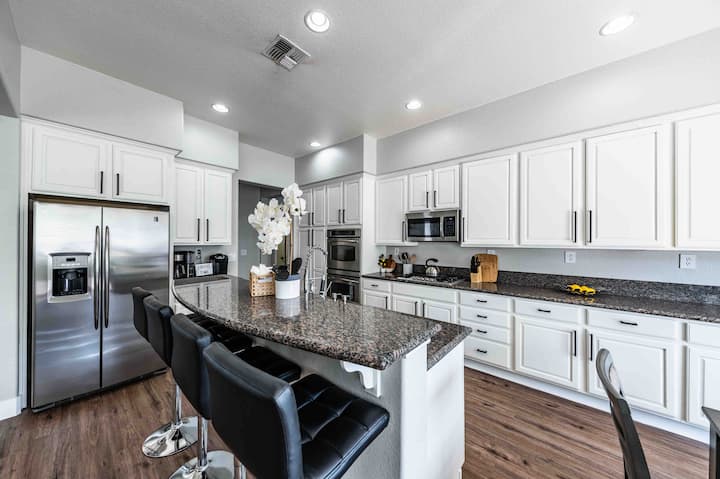 Suburban South Reno Home 4/3 Suite - Reno, NV