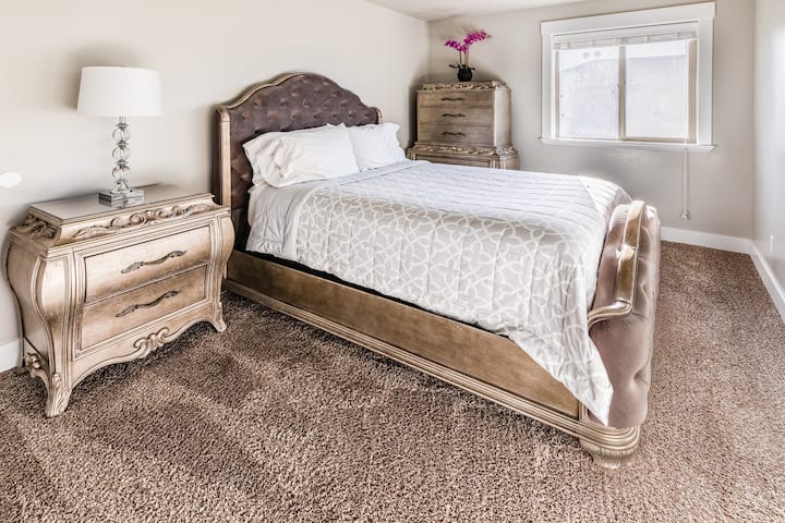 New Construction+dedicated Hot Tub+great Location! - Ogden, UT