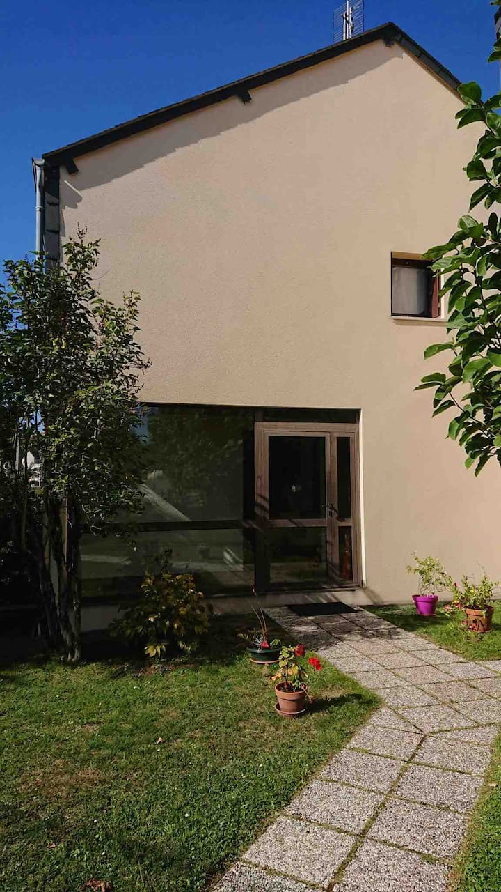 Egletons, Charmant T2 Avec Balcon Au Rdc - Égletons