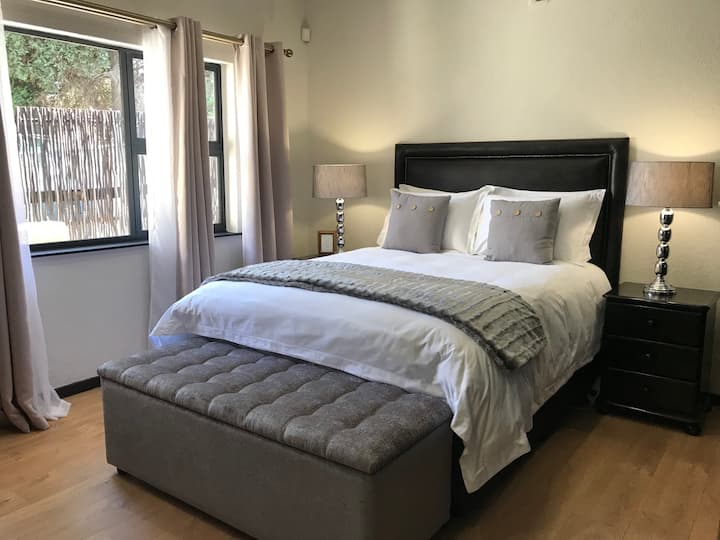 ★Cape Town★ Fast Internet 100mb/s Wifi - Sleep 4 - Cape Town