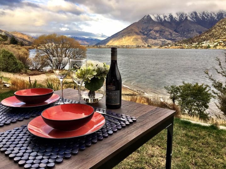 Cosy Scenic Lakeside Apartment - Queenstown