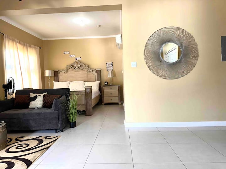 Red Hills Studio Apartment - Kingston