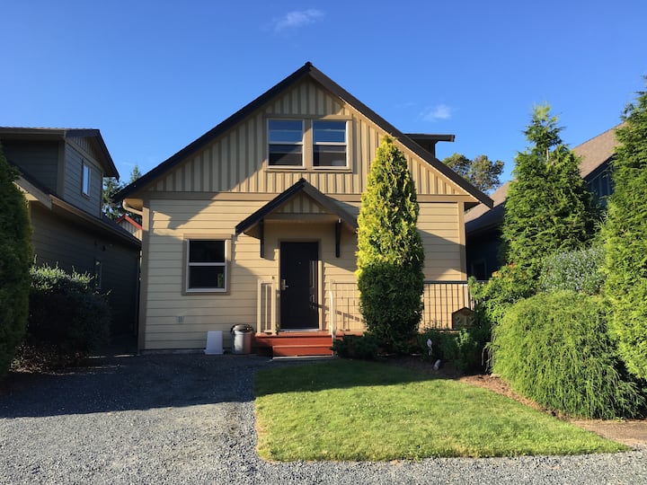 Take-a-break Cottage - Parksville