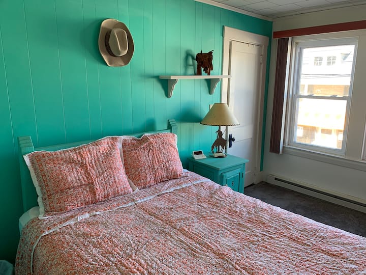 Sunny Deck - Downtown York Beach 2br - York, ME