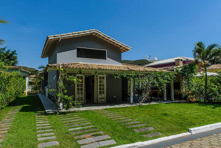 Summer House, 5 Min Walk From Beach - São Sebastião