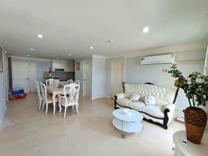 Luxurious 2 Bedroom Condo Next To Mrt Station - 