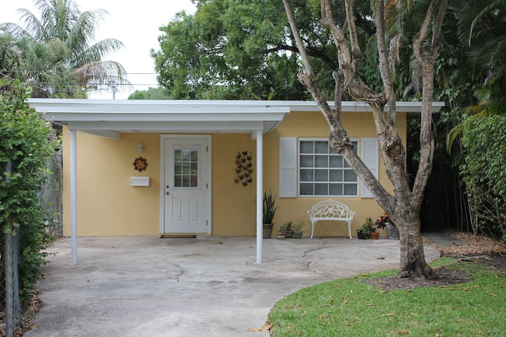 Comfy Cottage...clean, Convenient, And Quiet! - Fort Lauderdale, FL