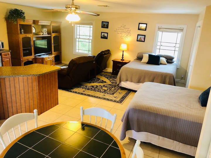 Waterfront Studio On Lake Kissimmee - Lake Kissimmee, FL