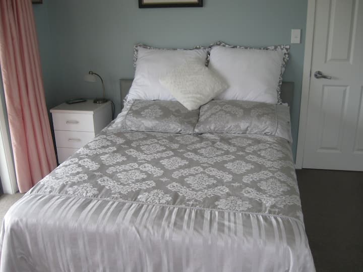 J & B's Bed & Breakfast - Waipu