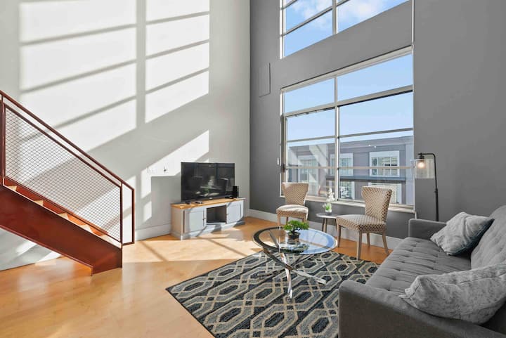 Sleek And Modern 2br/2fl Loft Over Santana Row - San Jose, CA