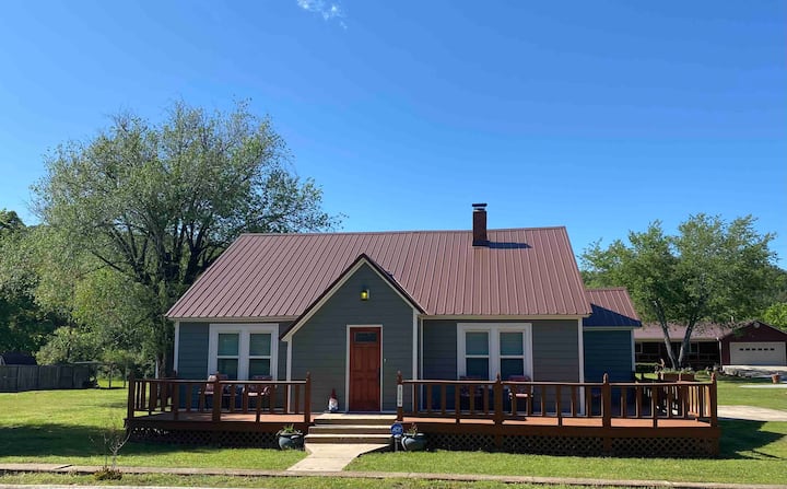 The Court House Nightly Rental - Jasper, AR