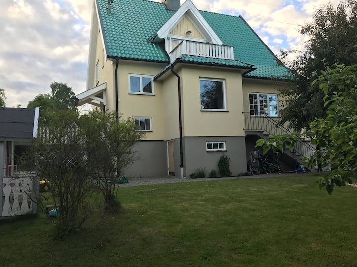 Charmig Sekelskiftesvilla Med Sjöglimt I Brevik - Vaxholm