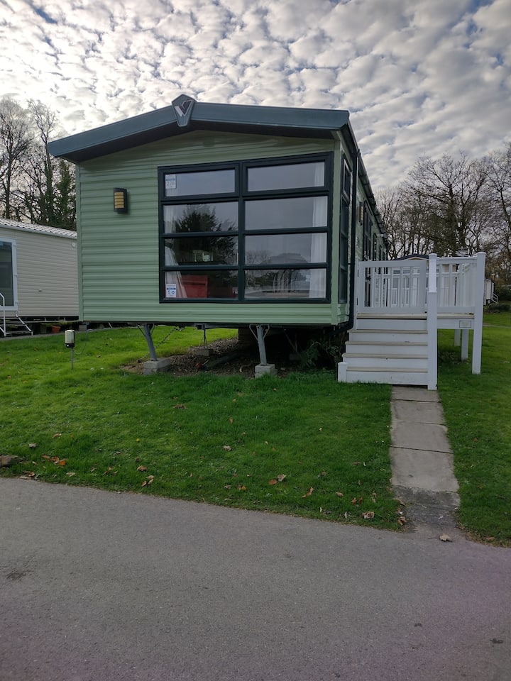 Caravan In Holiday Park - Clovelly