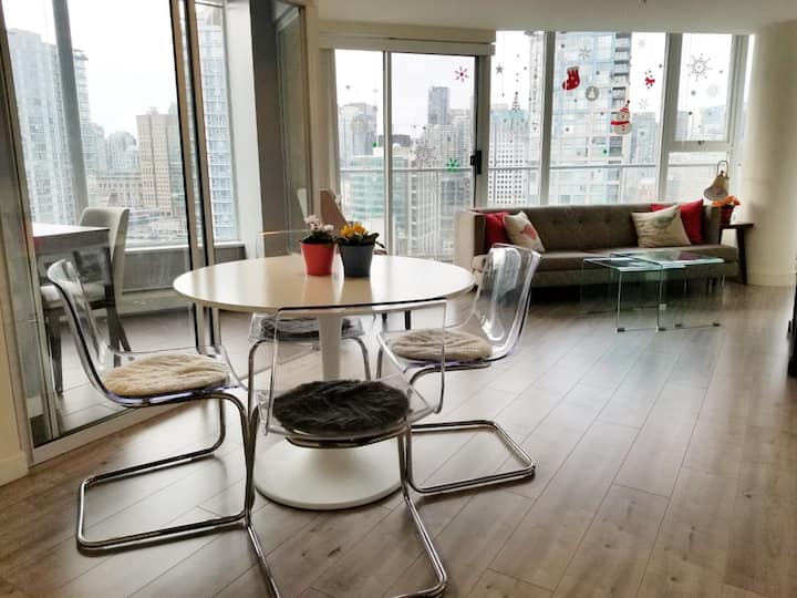 Downtown/perfect Location ! /2br/ Gym And Sauna - Vancouver