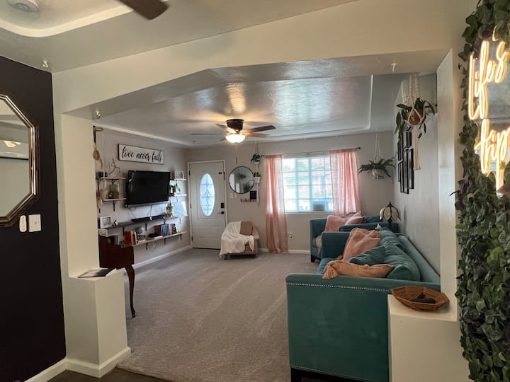 Charming Home Near Downtown San Diego - San Diego, CA