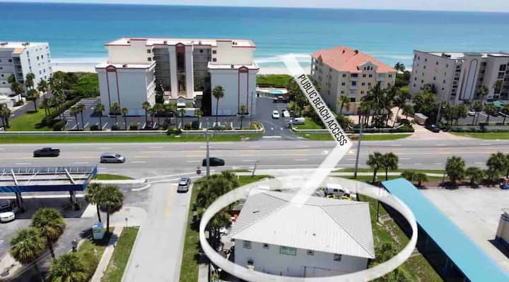 Cozy Apartment Right Across The Beach - Melbourne Beach, FL