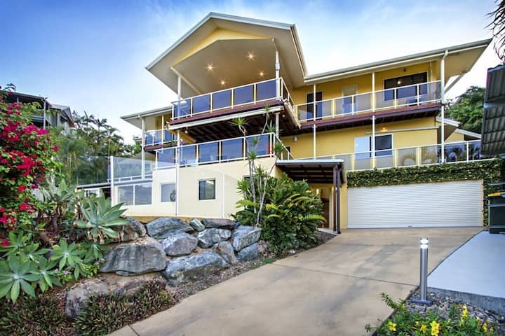 *Wonderful Family Home* Amazing Views And Pool - Airlie Beach