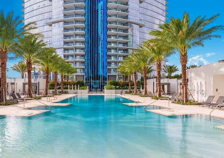 Luxury Condo In Downtown Miami - Miami, FL