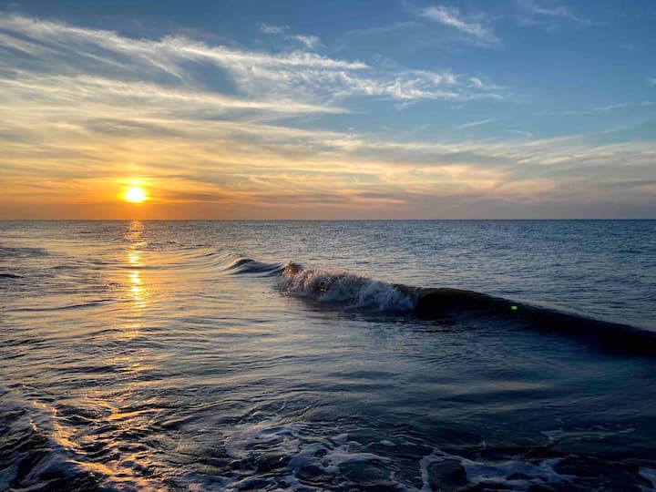 Sunsets & Smiles Feat. On Beachfront Bargain Hunt! - Singleton Beach, SC