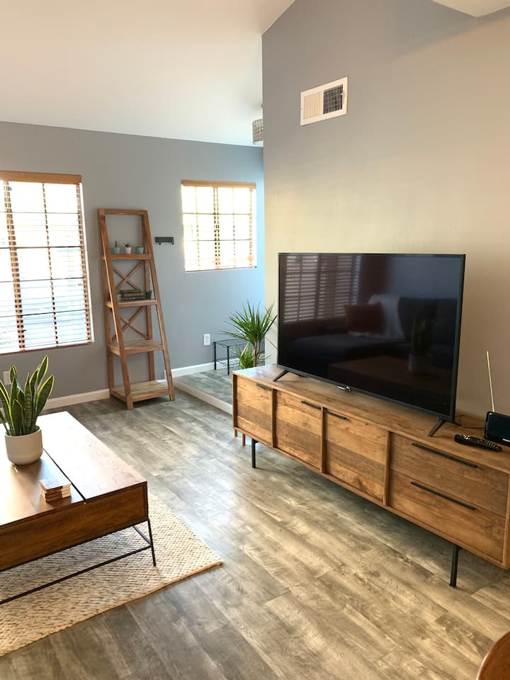 Sunny Scottsdale Townhome Near Old Town & More - Scottsdale, AZ