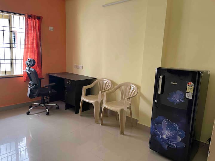 1bhk Entire House Wifi, Kitchen And Ac - Chennai