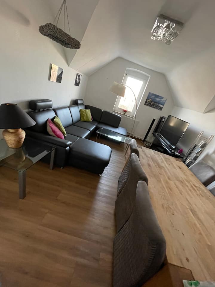 Schöne Dachgeschosswohnung Nähe Airport & Messe D - Duisburg