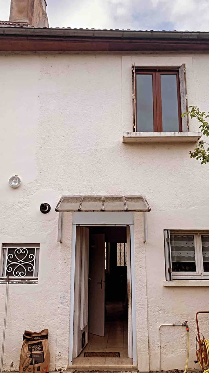 Maison De Village Rustique Avec Jardin - Semur-en-Auxois