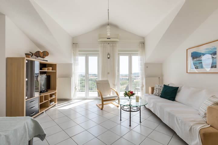 Sonnige Ferienwohnung (#2) Mit Meerblick - Okrug Gornji