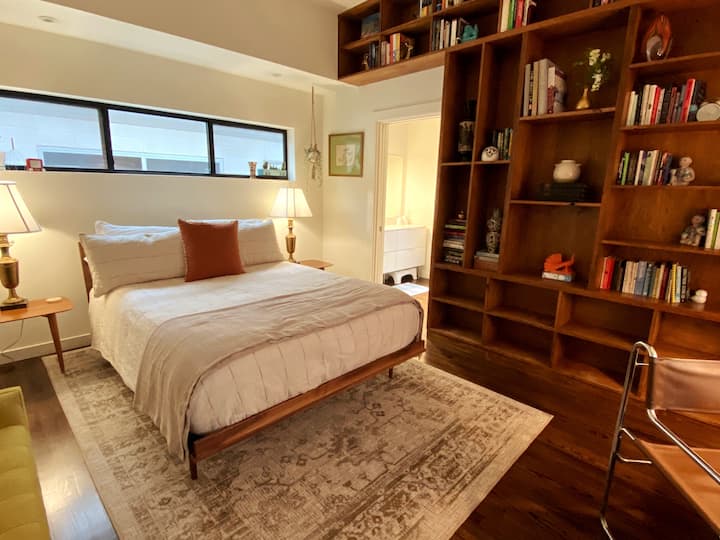 Charming Mid-century Modern Bungalow - Austin, TX