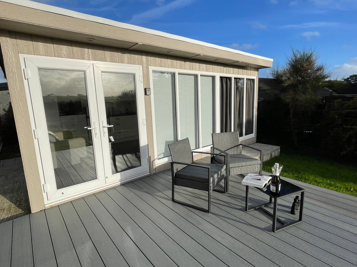 The Garden Room - A cosy country stay in Cornwall in Lower Metherell ...