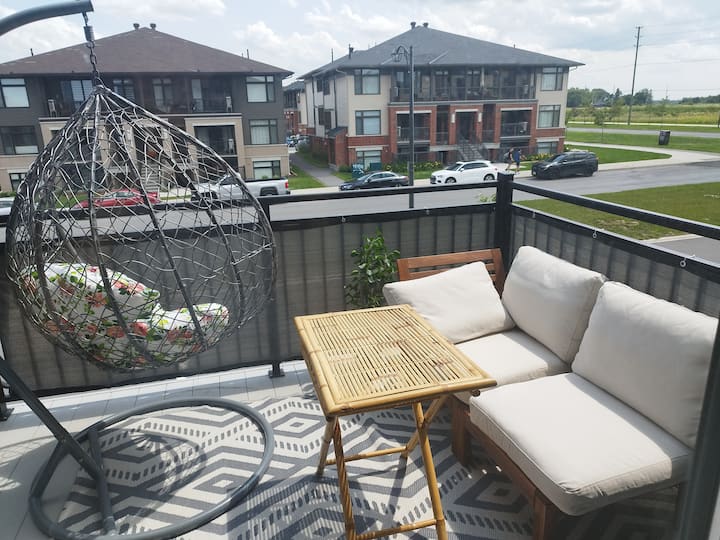 Stunning 2 Bedroom Modern Town Home - Ottawa