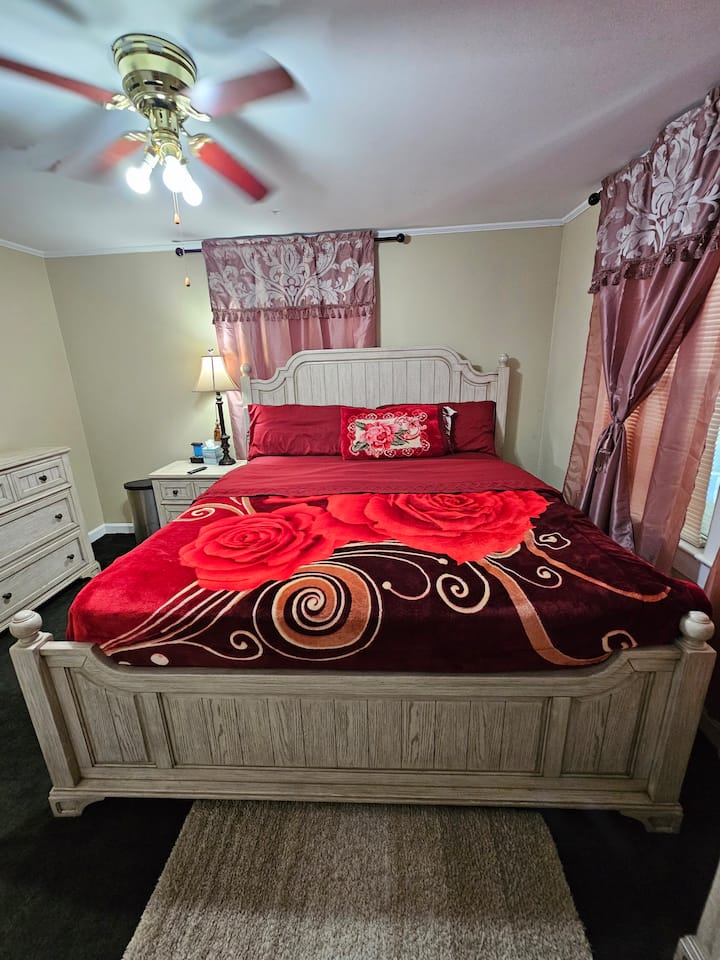 3 King Beds | Xl Tvs | Near Hospital, College & Dt - Winston-Salem, NC