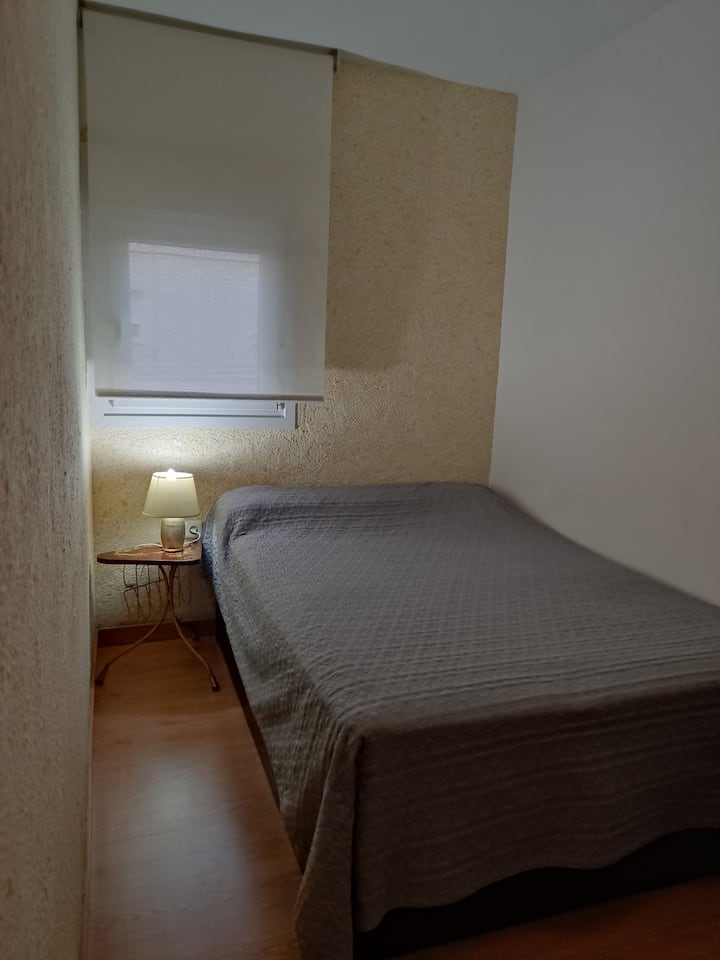 Habitación, Cama De 135cm En La Playa - Almería