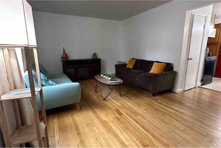 Private Room With Queen Bed (Rm #3) - Woodbridge, VA