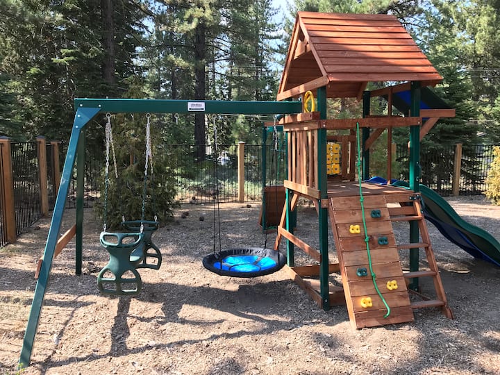 Family Friendly, Large, Luxurious, Hot Tub & Ac - South Lake Tahoe, CA