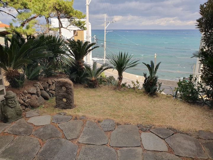 애월바다 통창 오션뷰 공항근처 시크릿 개인바다정원  블랑드누아 - Jeju-si