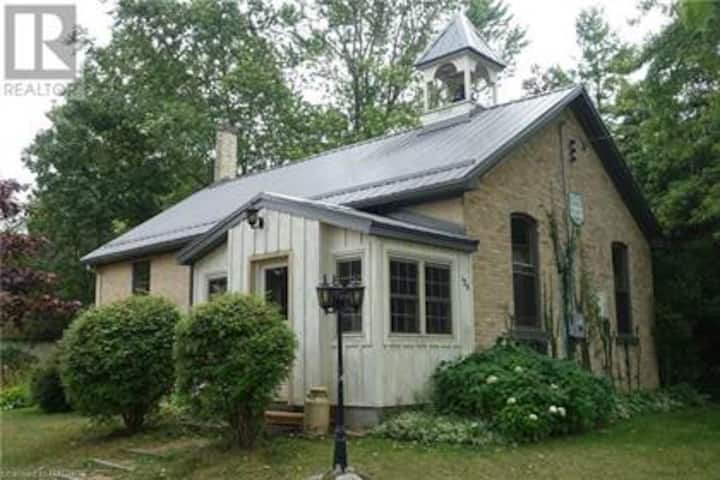 2024 Newly Renovated School House Cottage - Kincardine